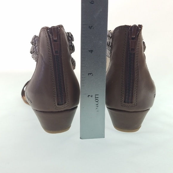 Born | Shoes | Born Concept Womens Sandals Klara Brown | Poshmark